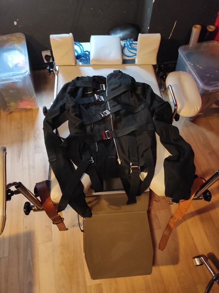 Svěrací kazajka | profidominy.cz