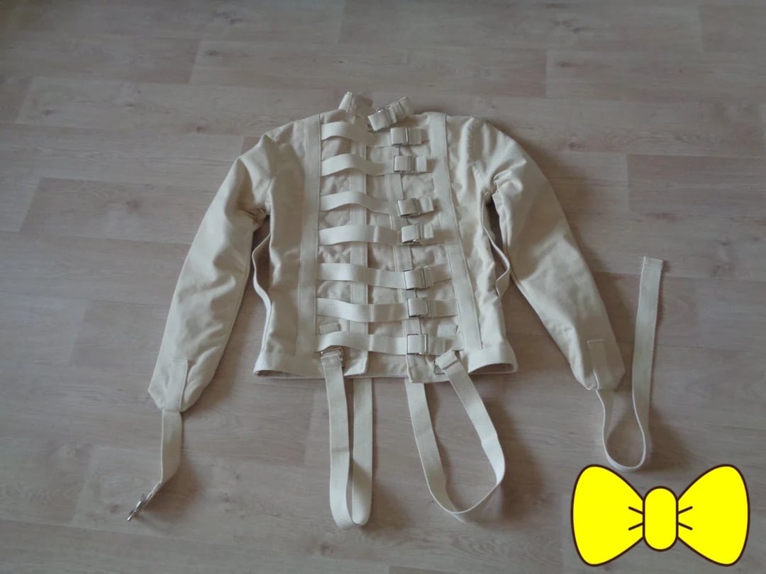 Prodám nepoužívanou svěrací kazajku | profidominy.cz